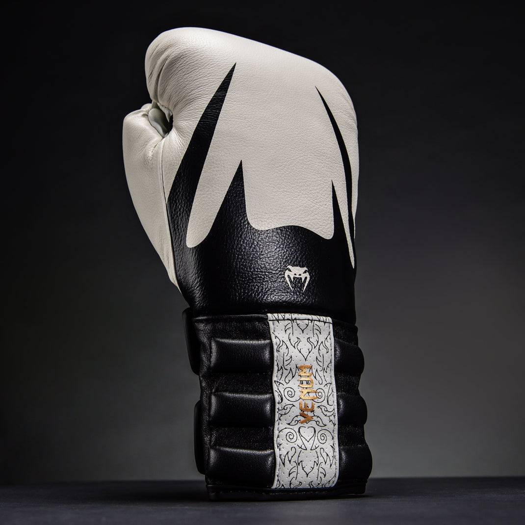 Venum Reverso Boxing Gloves - Black / Black – Venum Europe